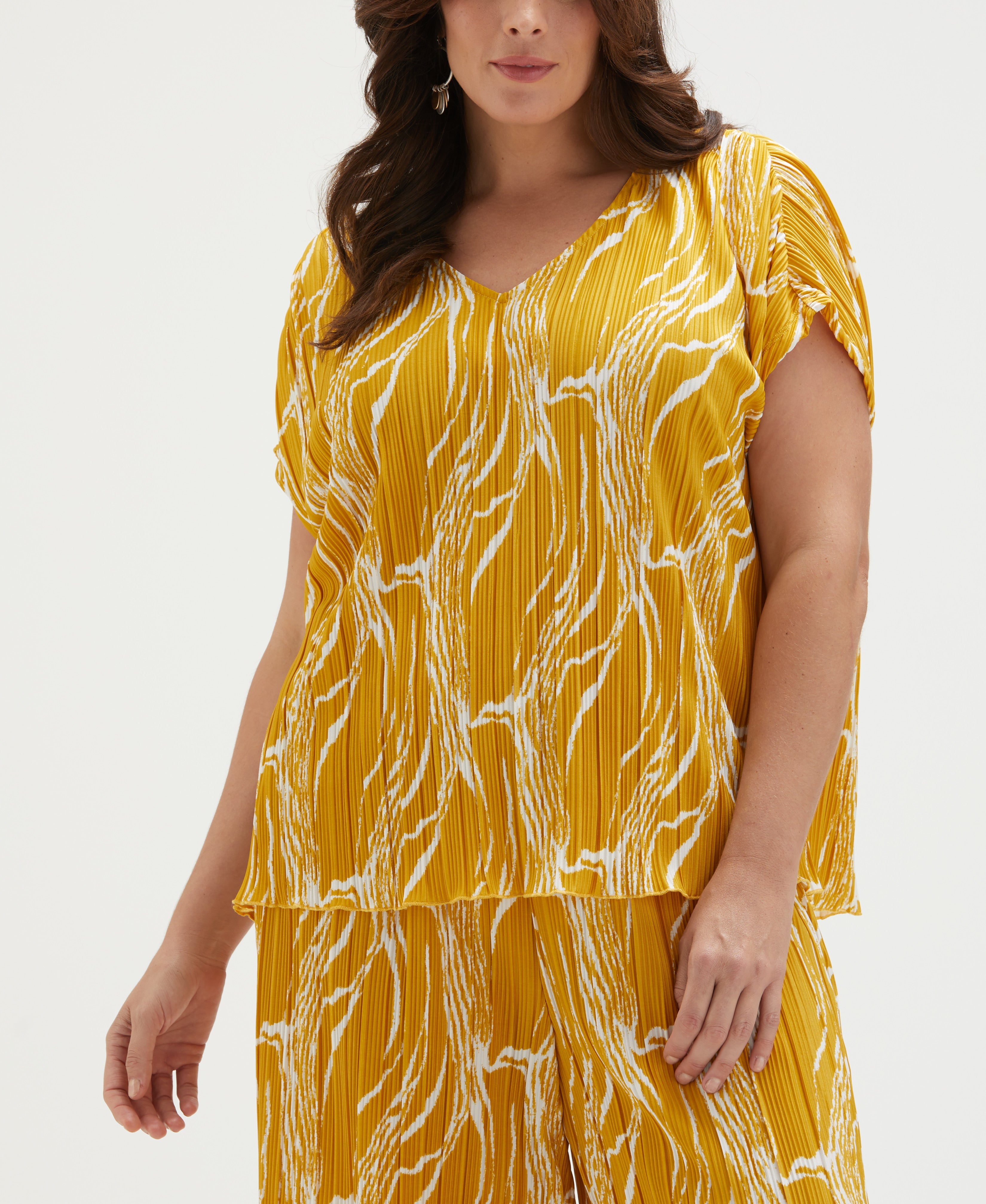Women's Plus Size Ripple Print V-Neck Plisse Top – Rafaella